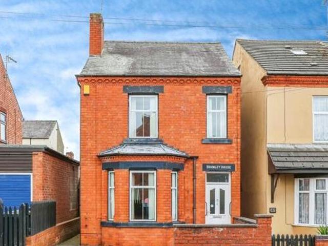 Queens Square, Eastwood, 3 Bedroom Detached