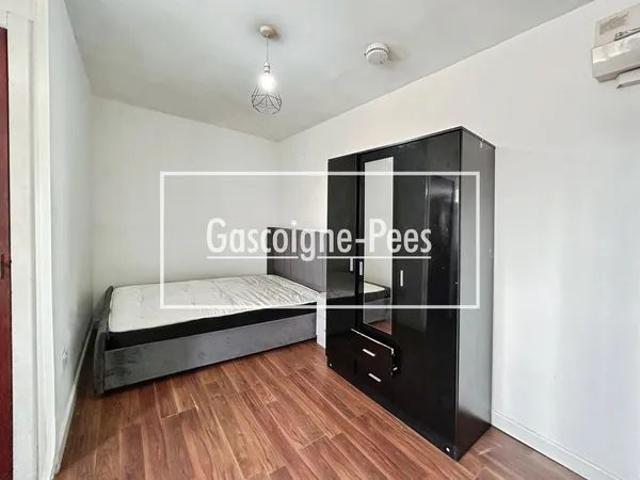 Queens Parade, Basingstoke, RG21