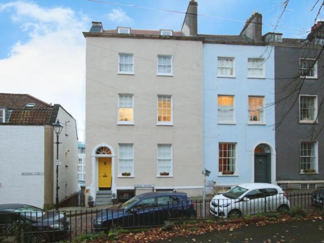 Queens Parade, Bristol BS1 2 bed apartment to rent £1,600 pcm £369 pw