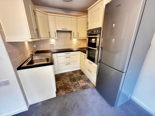 Queens Park West Drive, Bournemouth BH8, 2 bed flat to rent, £1,100 pcm | PrimeLocation