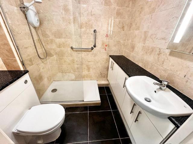 Queens Park West Drive, BOURNEMOUTH 2 bed flat to rent £1,000 pcm £231 pw