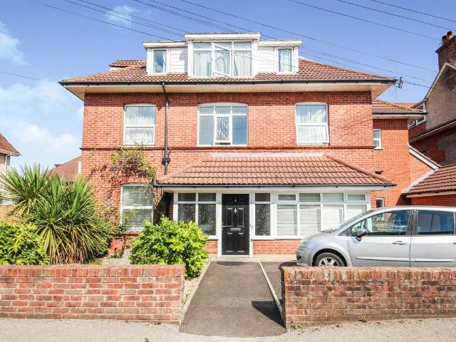 Queens Park Gardens, Bournemouth BH8, 2 bed property to rent, £1,295 pcm | PrimeLocation