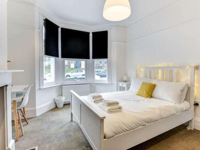 Queens Park Road, Brighton, BN2