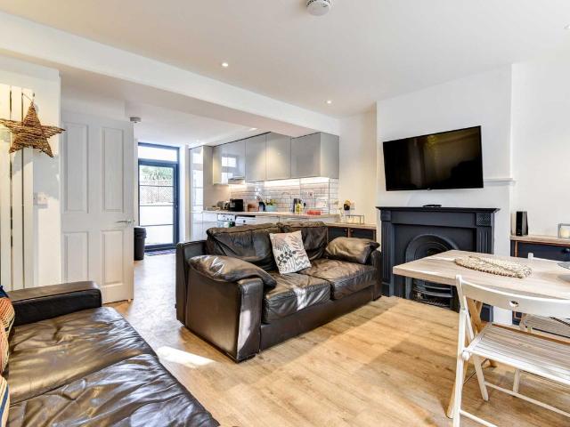 Queens Park Road, Brighton BN2, 6 bed terraced house to rent, £4,150 pcm | PrimeLocation