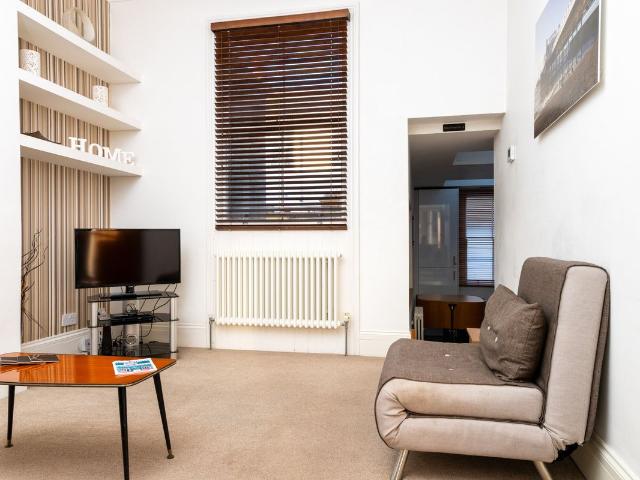 Queens Park Road, Brighton, East Sussex BN2, 1 bed flat to rent, £1,400 pcm | PrimeLocation