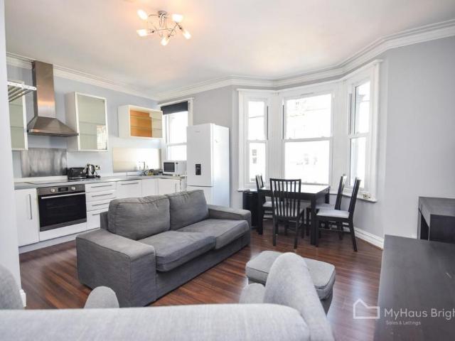 Queens Park Road, Brighton 2 bed apartment to rent £1,850 pcm £427 pw
