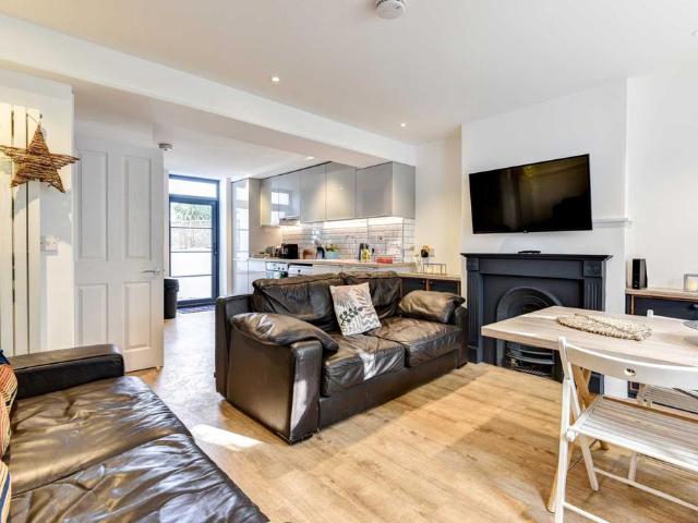 Queens Park Road, Brighton 6 bed terraced house to rent £4,150 pcm £958 pw