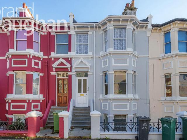 Queens Park Road, East Sussex BN2 2 bed flat to rent £1,450 pcm £335 pw