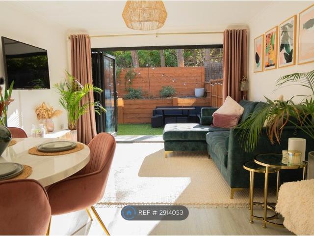 Queens Park Road, Romford RM3, 2 bed end terrace house to rent, £2,000 pcm | PrimeLocation