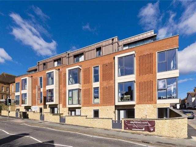 Queens Place, Denzil Road, Guildford. 2 bed apartment to rent £2,300 pcm £531 pw