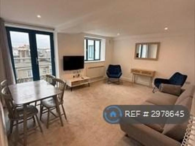 Queens Quay, Torquay, TQ1 2 bed flat to rent £1,175 pcm £271 pw