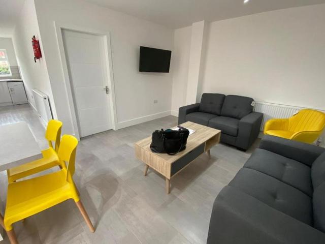Queens Road 7 bed Inc Bills. 7 bed house to rent £4,489 pcm £1,036 pw
