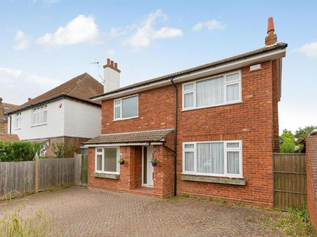 Queens Road, Tankerton, Whitstable 4 bed detached house to rent £2,300 pcm £531 pw