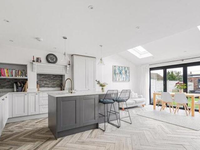 Queens Road, Thame, 3 Bedroom Semi detached