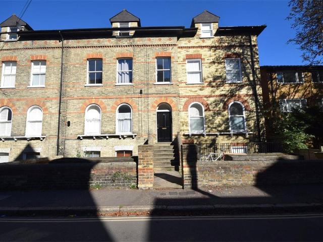 Queens Road, Twickenham TW1, 3 bed flat to rent, £2,400 pcm | PrimeLocation