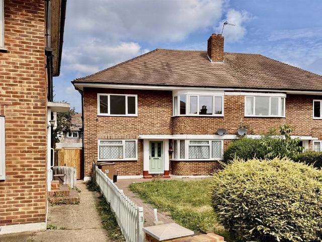 Queens Road, Wallington SM6, 2 bed maisonette to rent, £1,500 pcm | PrimeLocation