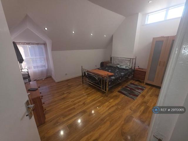 Queens Road, Watford, WD17 2 bed flat to rent £1,850 pcm £427 pw