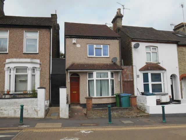 Queens Road, Watford WD17, 2 bed property to rent, £1,700 pcm | PrimeLocation
