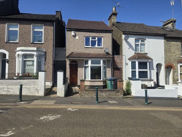 Queens Road, Watford WD17, 2 bed terraced house to rent, £1,800 pcm | PrimeLocation