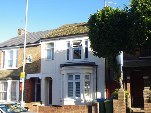 Queens Road WD17, Watford, 1 bed flat to rent, £1,250 pcm | PrimeLocation