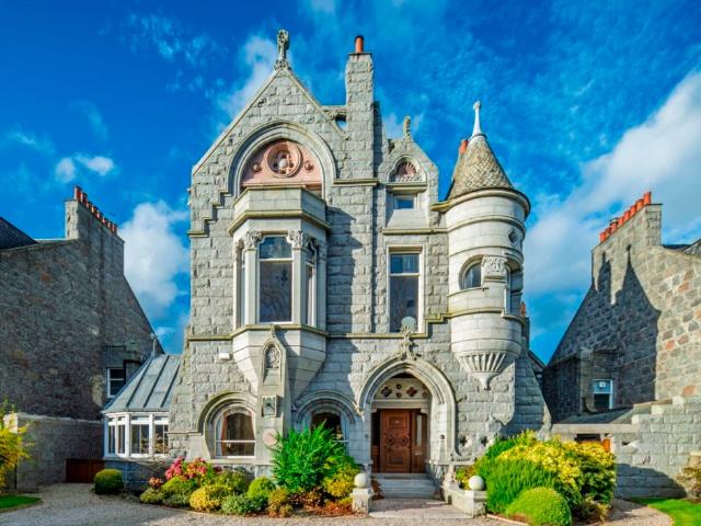 Queens Road, West End, Aberdeen AB15, 6 bed detached house to rent, £3,000 pcm | PrimeLocation