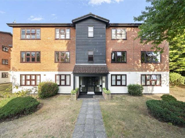 Queens Road, Weybridge 1 bed flat to rent £1,595 pcm £368 pw