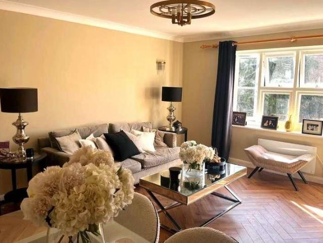 Queens Road, Weybridge, KT13