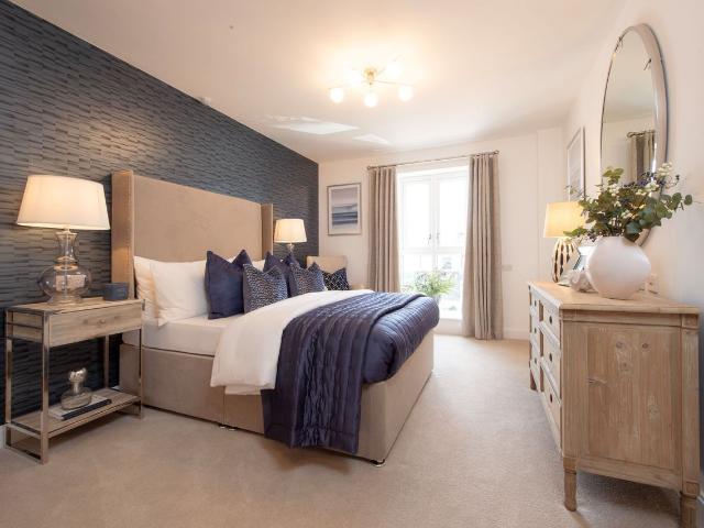 Queens Road, Weybridge KT13, 2 bed flat to rent, £4,515 pcm | PrimeLocation