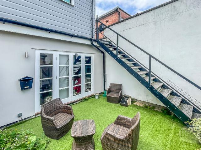 Queens Road, Weybridge, Surrey KT13, 1 bed flat to rent, £1,250 pcm | PrimeLocation