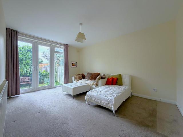 Queens Road, Wimbledon, SW19 1 bed ground floor flat to rent £1,595 pcm £368 pw