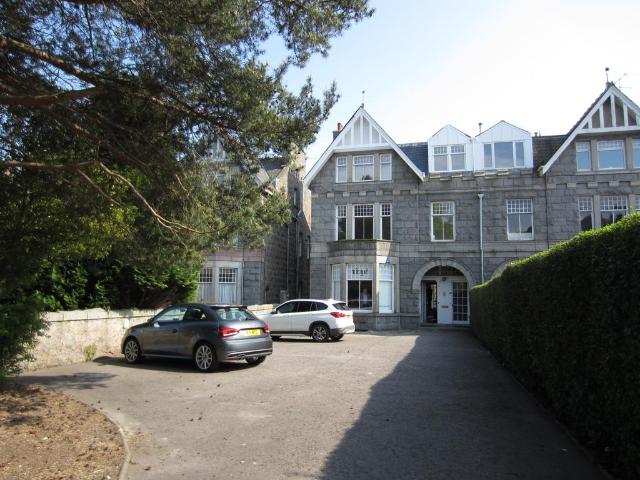 Queens Road, Aberdeen, AB15 4 bed flat to rent £1,700 pcm £392 pw