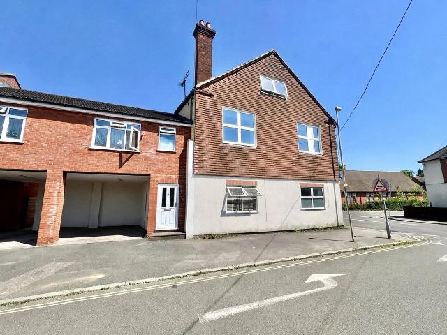 Queens Road, Aldershot, Hampshire GU11, 2 bed flat to rent, £1,200 pcm | PrimeLocation