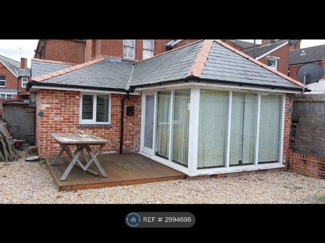Queens Road, Basingstoke RG21, 1 bed maisonette to rent, £1,050 pcm | PrimeLocation