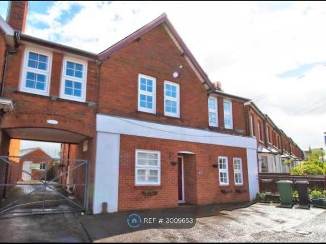 Queens Road, Basingstoke RG21, 2 bed maisonette to rent, £1,175 pcm | PrimeLocation