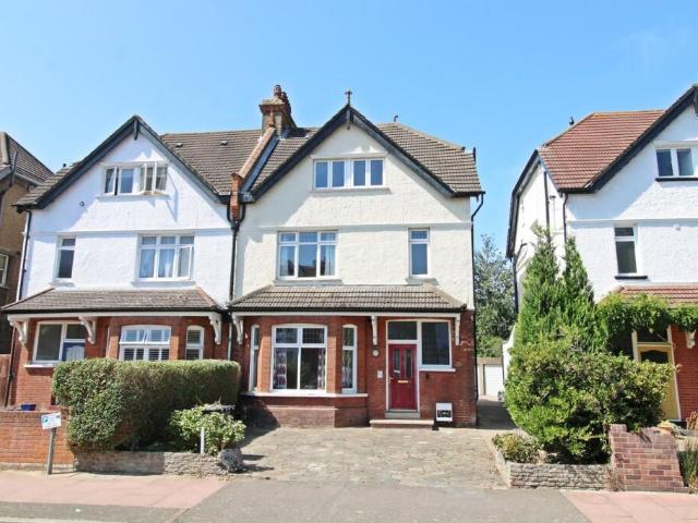 Queens Road, Beckenham BR3, Room to rent, £900 pcm | PrimeLocation