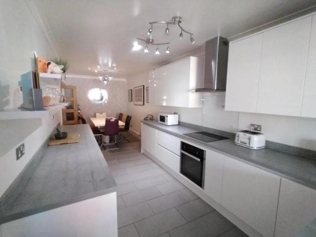 Queens Road, Beeston, NG9 2DB 5 bed semi detached house to rent £2,492 pcm £575 pw