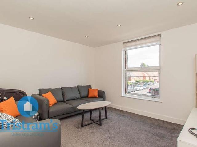 Queens Road, Beeston, NG9