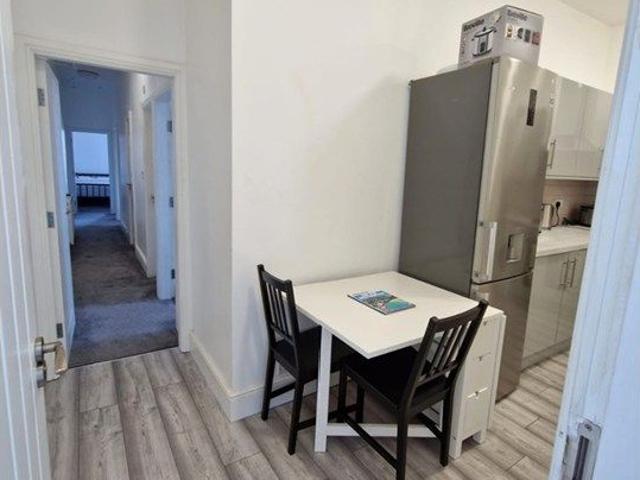 Queens Road, Beeston NG9, 3 bed flat to rent, £1,650 pcm | PrimeLocation