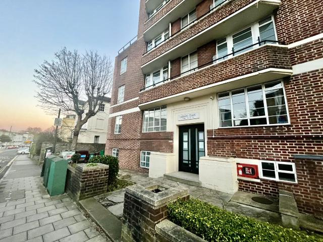 Queens Road, Bristol BS8, 2 bed flat to rent, £1,400 pcm | PrimeLocation