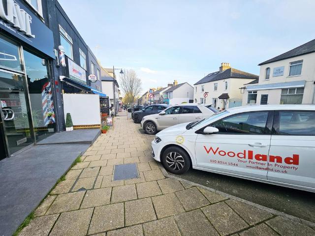 Queens Road, Buckhurst Hill, IG9 2 bed maisonette to rent £1,750 pcm £404 pw