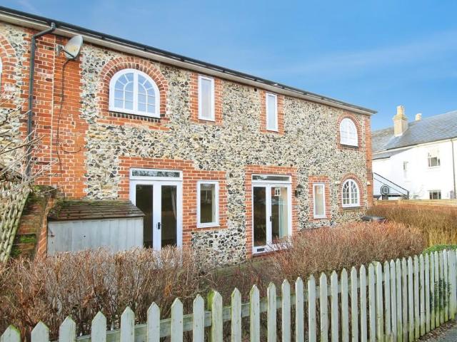 Queens Road, Bury St Edmunds IP33 2 bed semi detached house to rent £1,575 pcm £363 pw