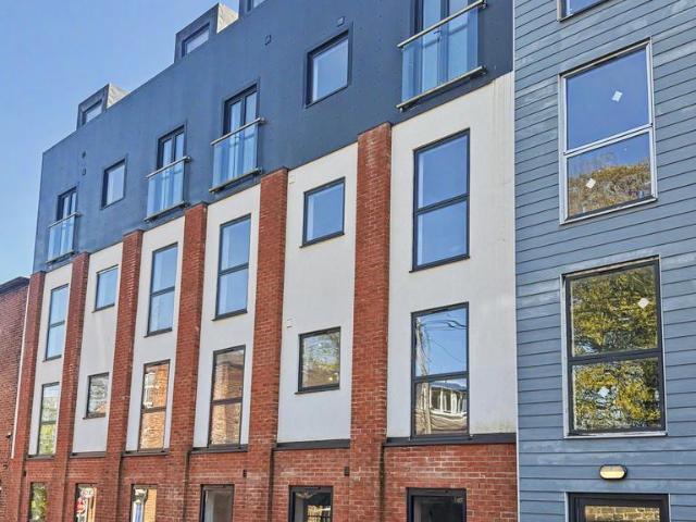 Queens Road, Chorley PR7 2 bed flat to rent £1,025 pcm £237 pw