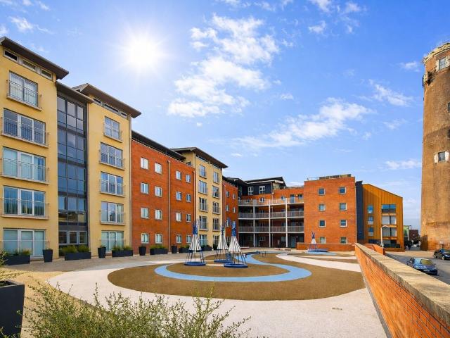 Queens Road, Chester CH1, 3 bed flat to rent, £1,500 pcm | PrimeLocation