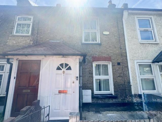Queens Road, Croydon 2 bed terraced house to rent £2,100 pcm £485 pw