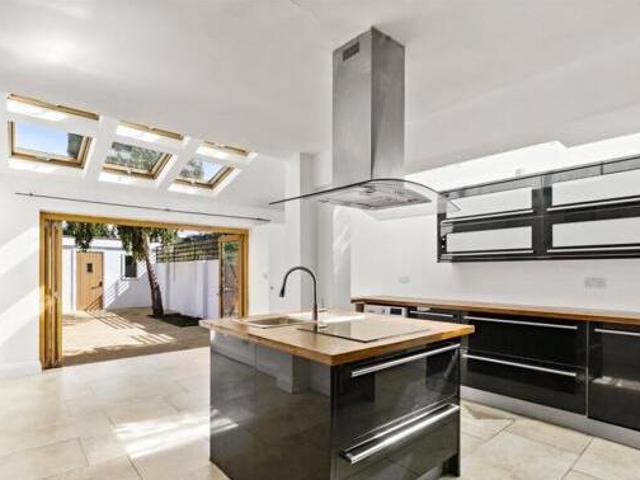 Queens Road, East Sheen, 3 Bedroom End