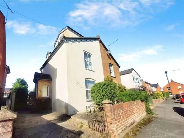 Queens Road, Egham, Surrey, TW20 9RT