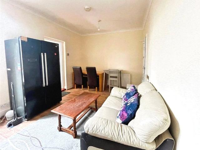 Queens Road, Egham, Surrey, TW20 9RT