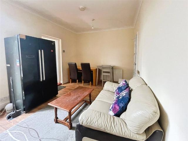 Queens Road, Egham, Surrey, TW20 9RT