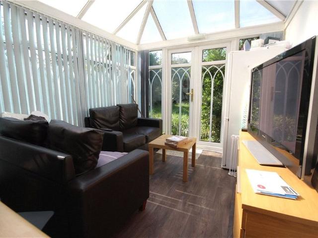 Queens Road, Egham, Surrey, TW20 9RT