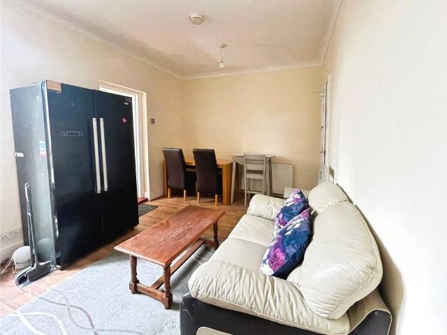 Queens Road, Egham, Surrey, TW20 9RT